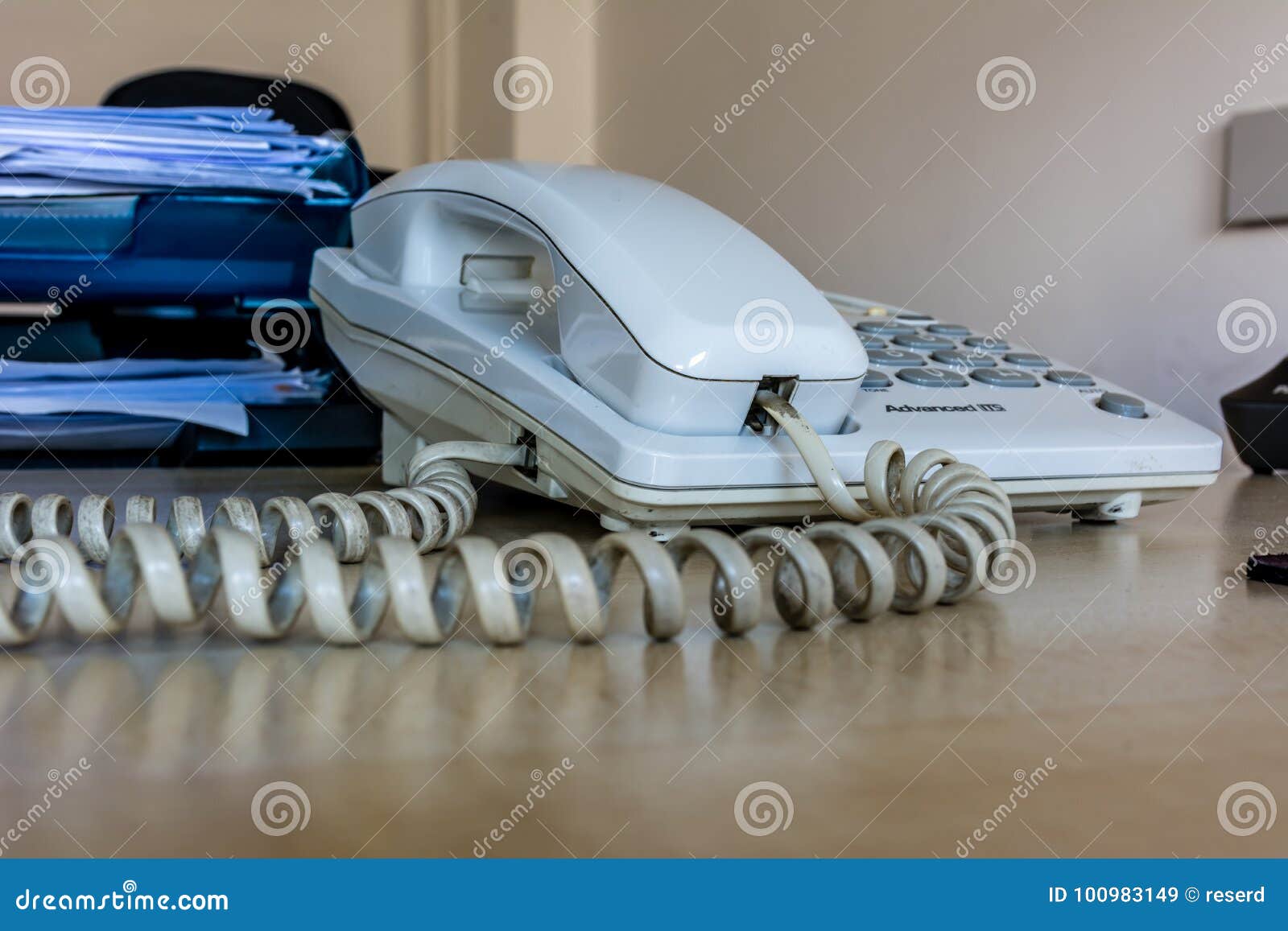 Old White Office Desktop Phone Stock Image - Image of desk, call: 100983149