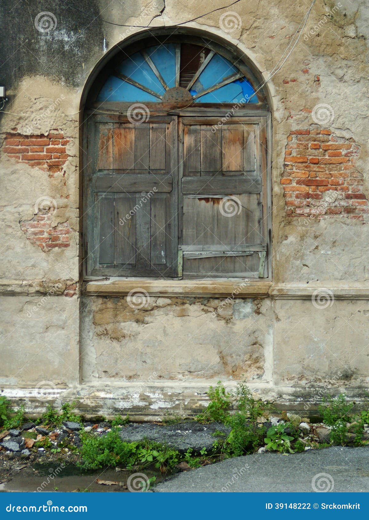 Old Window of Brick Building Stock Photo - Image of door, dirty: 39148222 Old Window of Brick Building Stock Photo - Image of door, dirty: 39148222