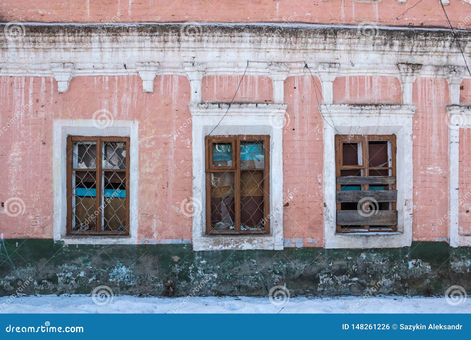 Old Windows with Broken Glass and Broken Frames in the Old House. Stock ...