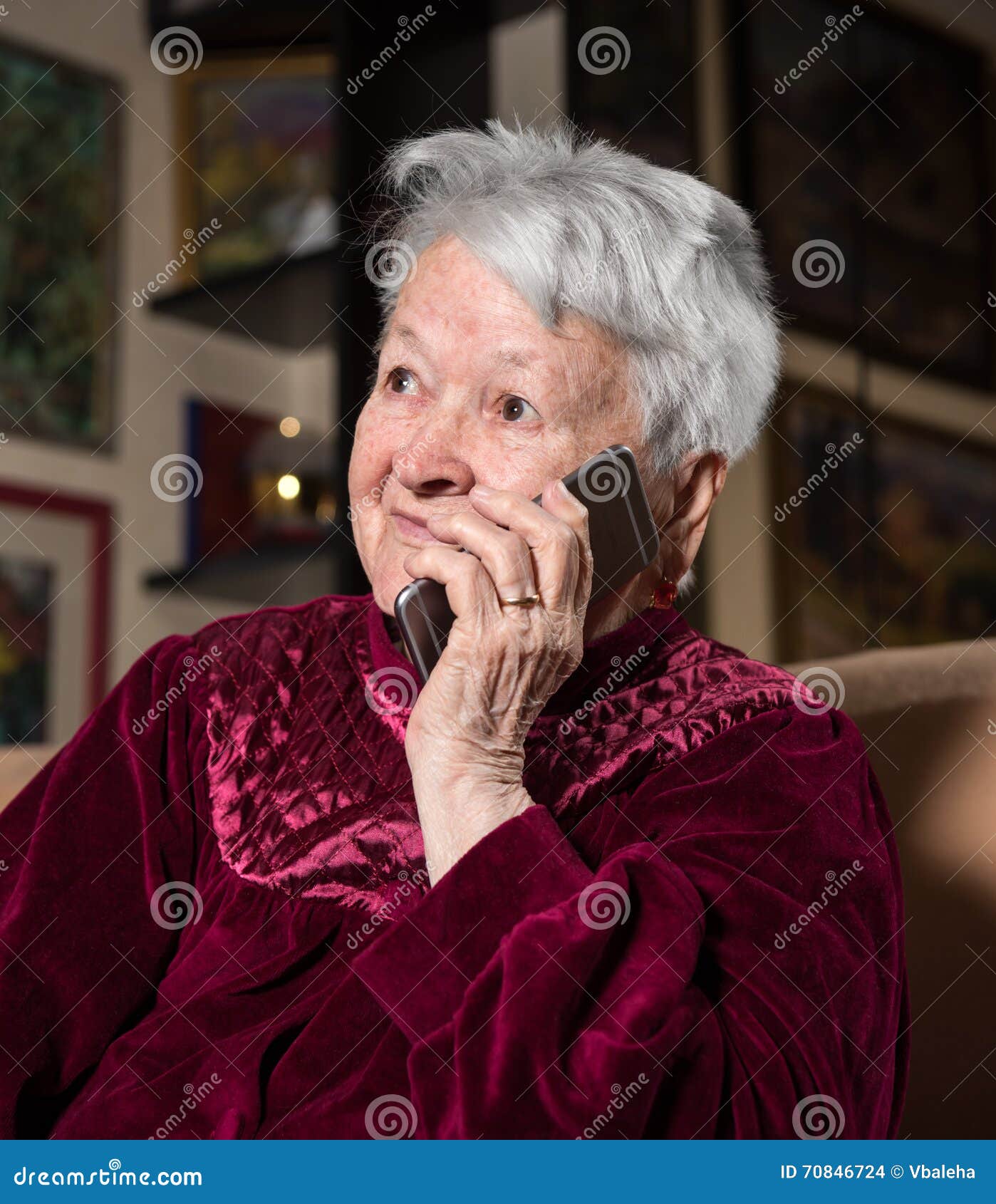 Old Woman Using Smart Phone Stock Photo - Image of phone, holding: 70846724