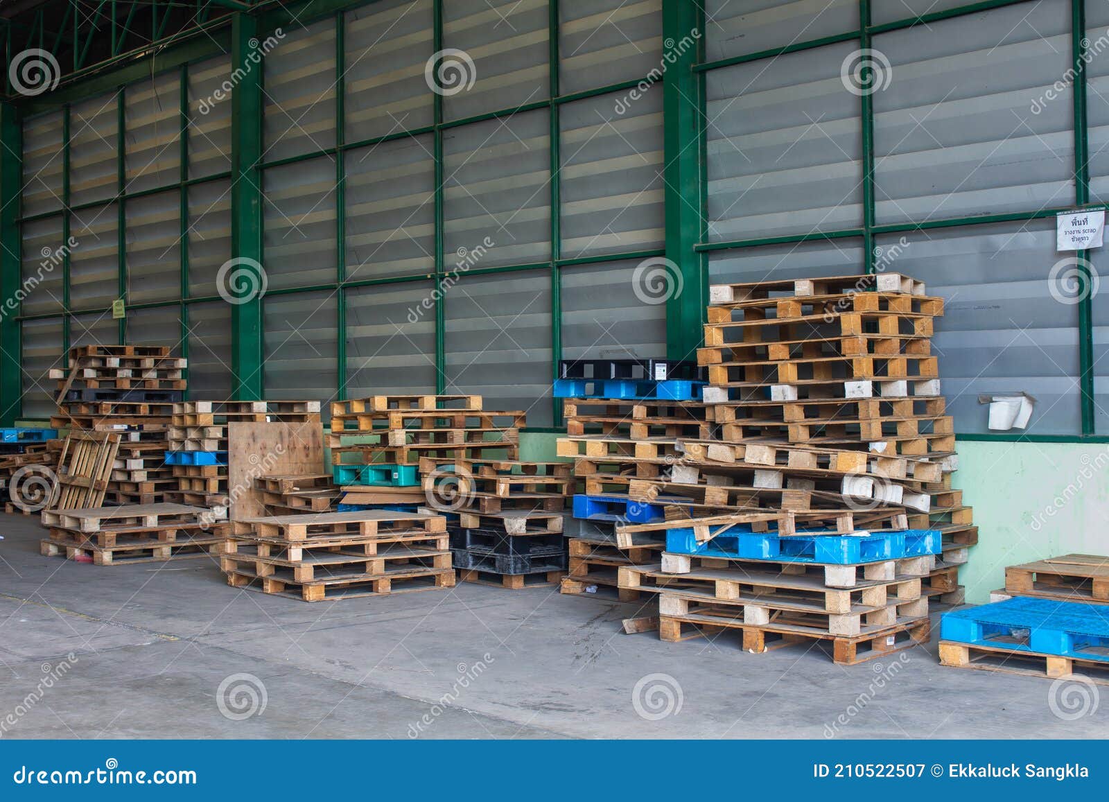 The Old Wood Pallets, Stacks of Old Pallets Stock Image - Image of ...