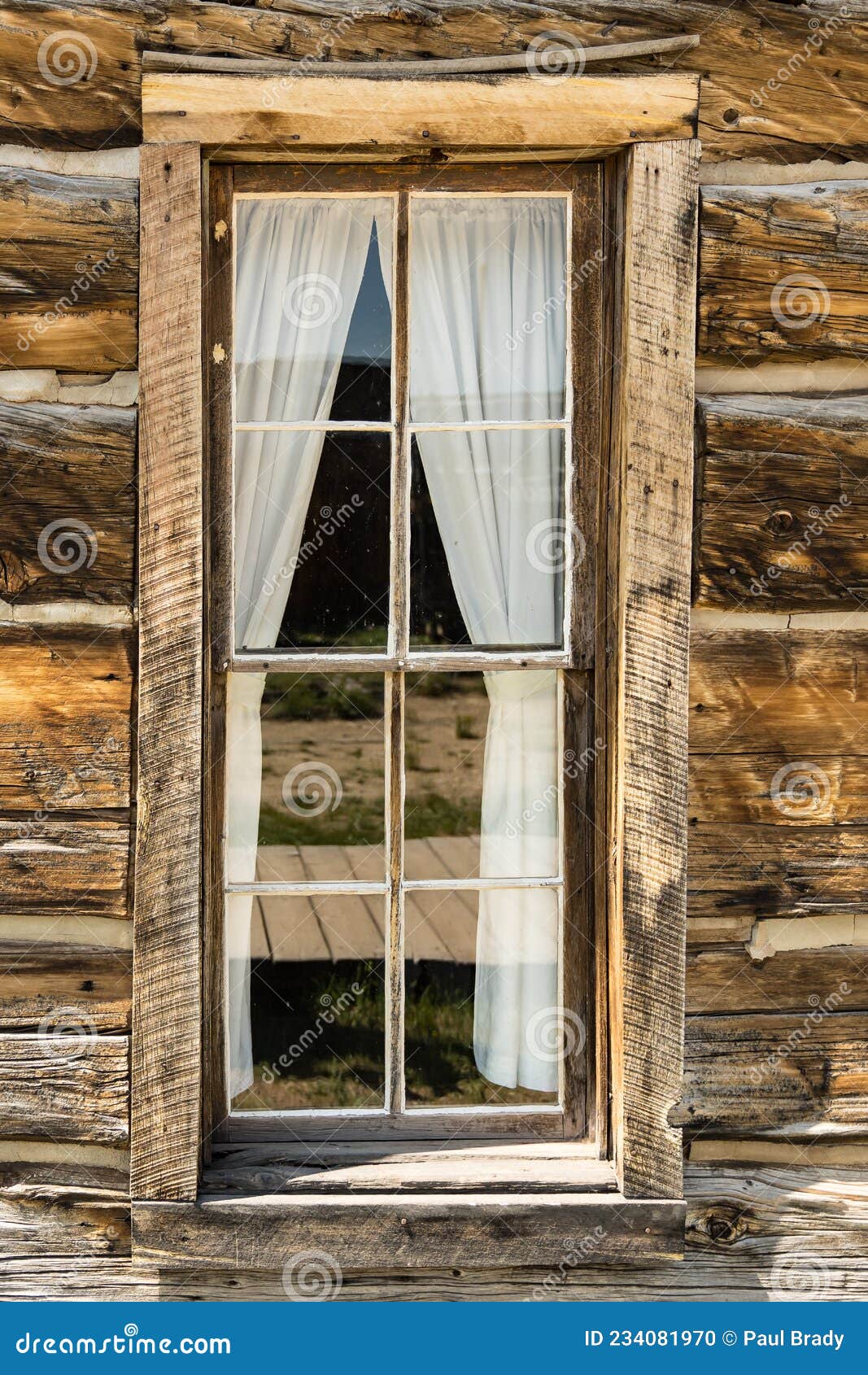 Old Wood Window in Log Cabin Stock Photo - Image of home, texture ...