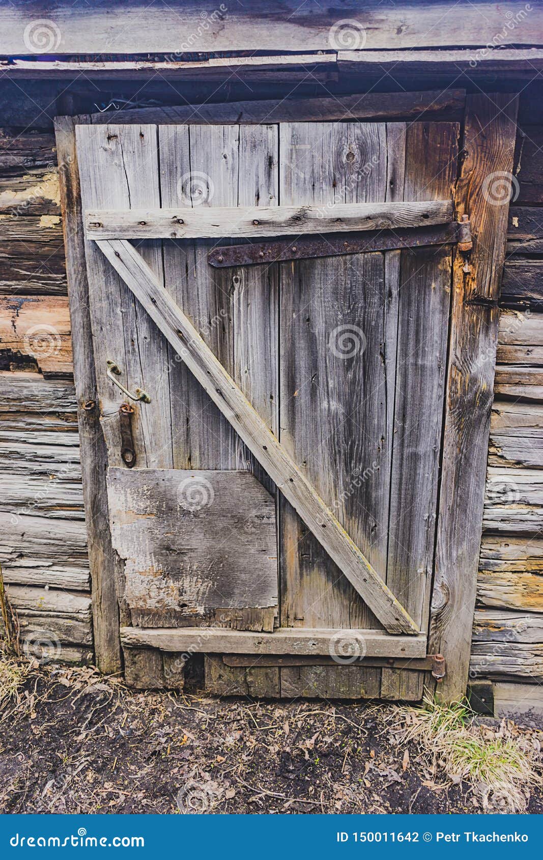 Old Wooden Door of a Collapsed Barn Stock Photo - Image of entrance ...