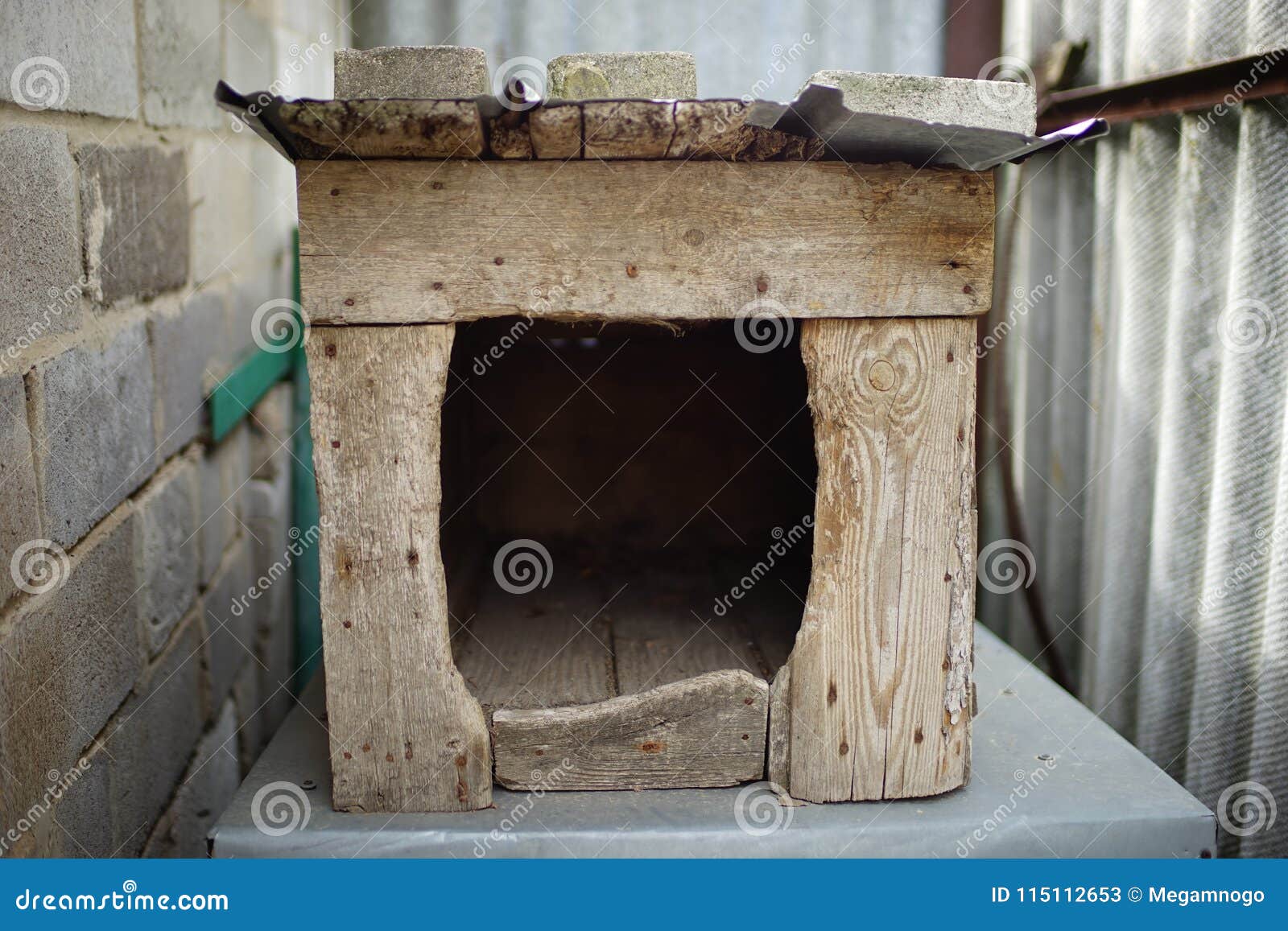 Old wooden dog house. stock image. Image of protection - 115112653
