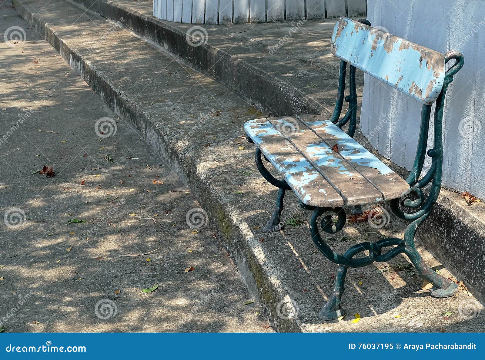 Old Wooden Park Bench at a Park Stock Image - Image of decorative ...