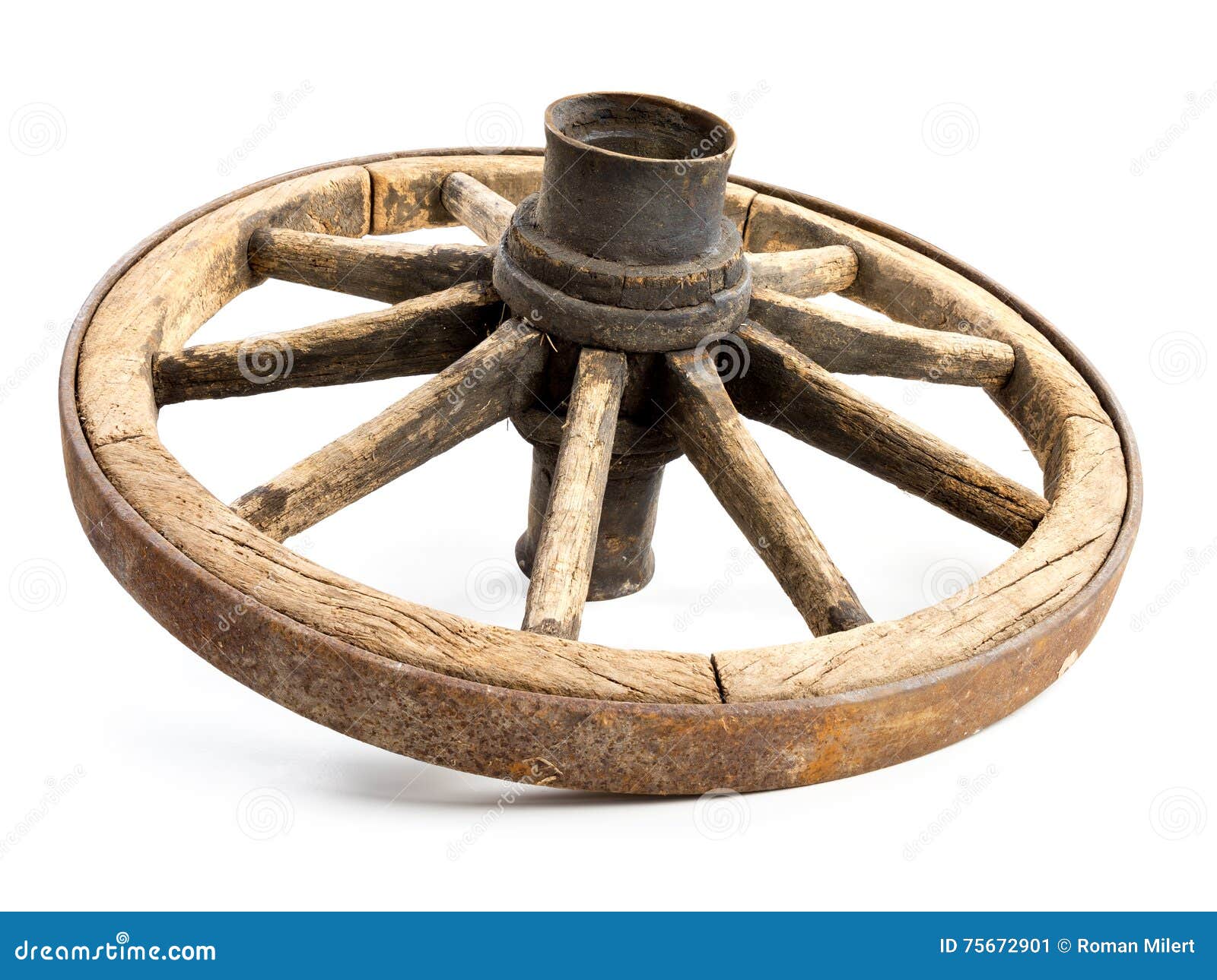 Old wooden wagon wheel stock image. Image of round, country - 75672901