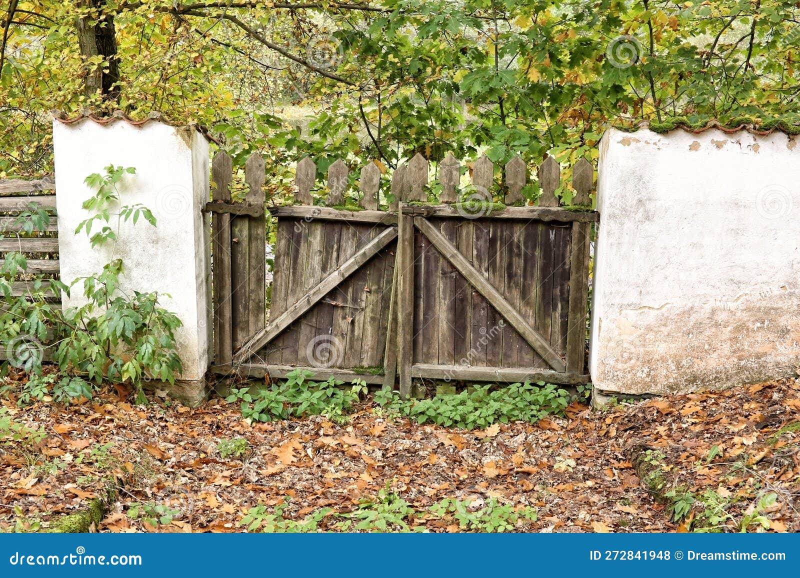 Old Wooden Wicket with White Brick Wall in Fall Stock Photo - Image of ...