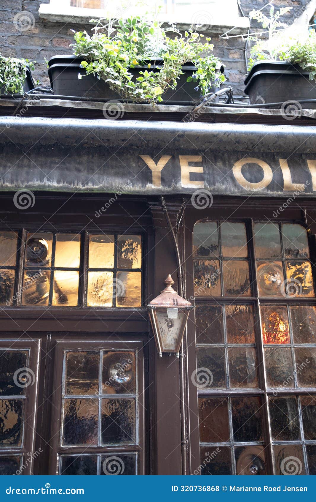 The Old Ye Olde Mitre Pub in London Editorial Stock Photo - Image of ...
