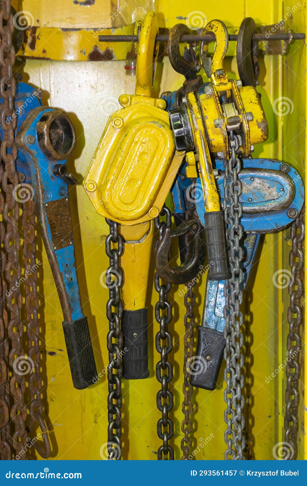 Old Yellow Manual Chain Winch Stock Image - Image of garden, winch ...