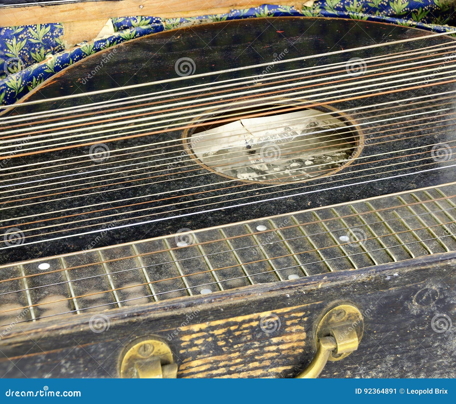 Old zither stock image. Image of damaged, alpine, resonating - 92364891