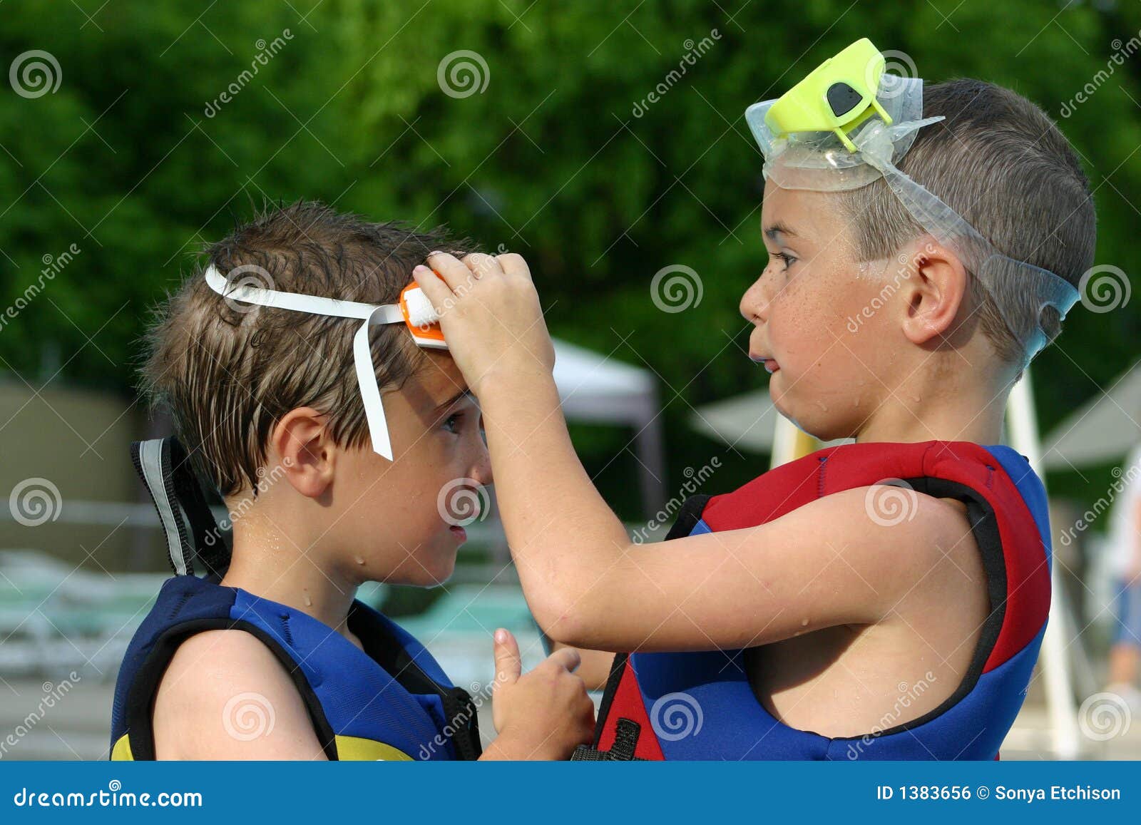 Older Brother Helping Younger Stock Photo - Image of buddies ...