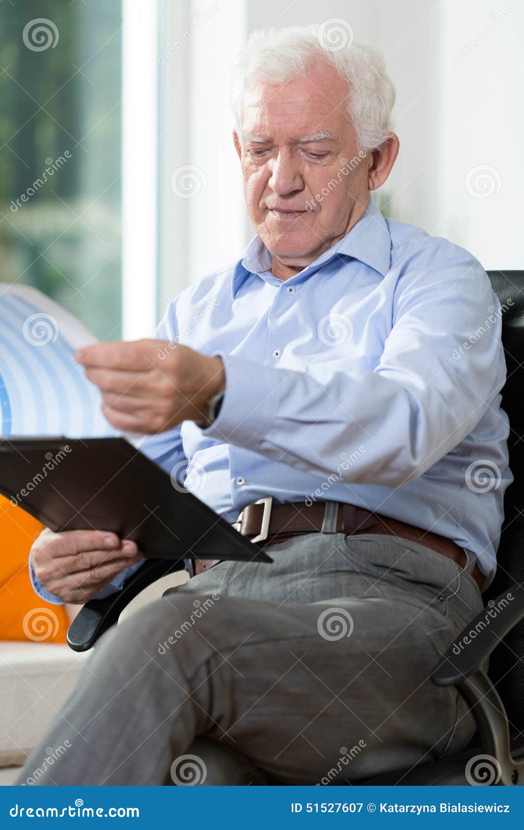 Older man reading notes stock image. Image of dementia - 51527607