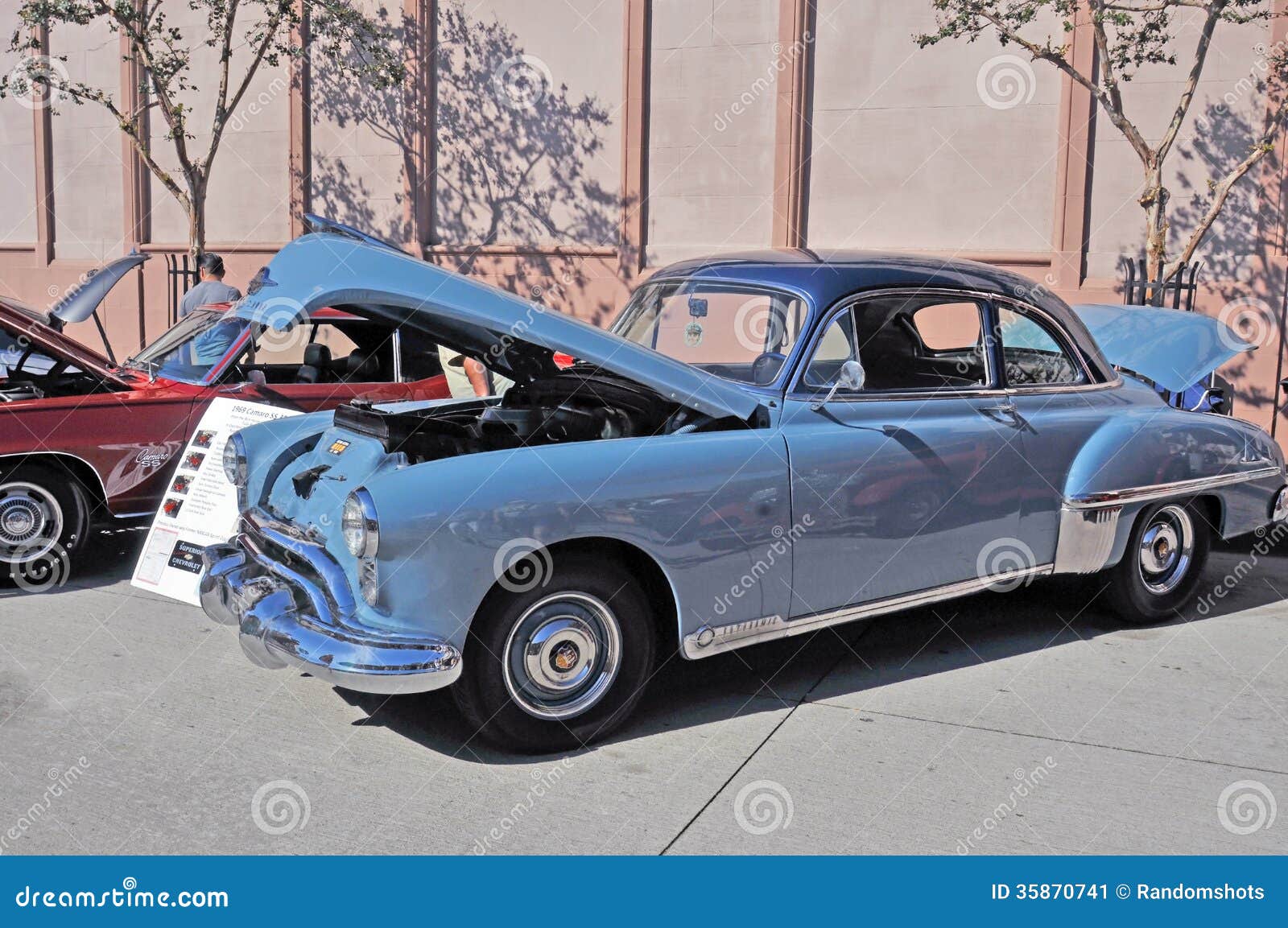 Oldsmobile Futuramic foto editorial. Imagen de azul, familia - 35870741