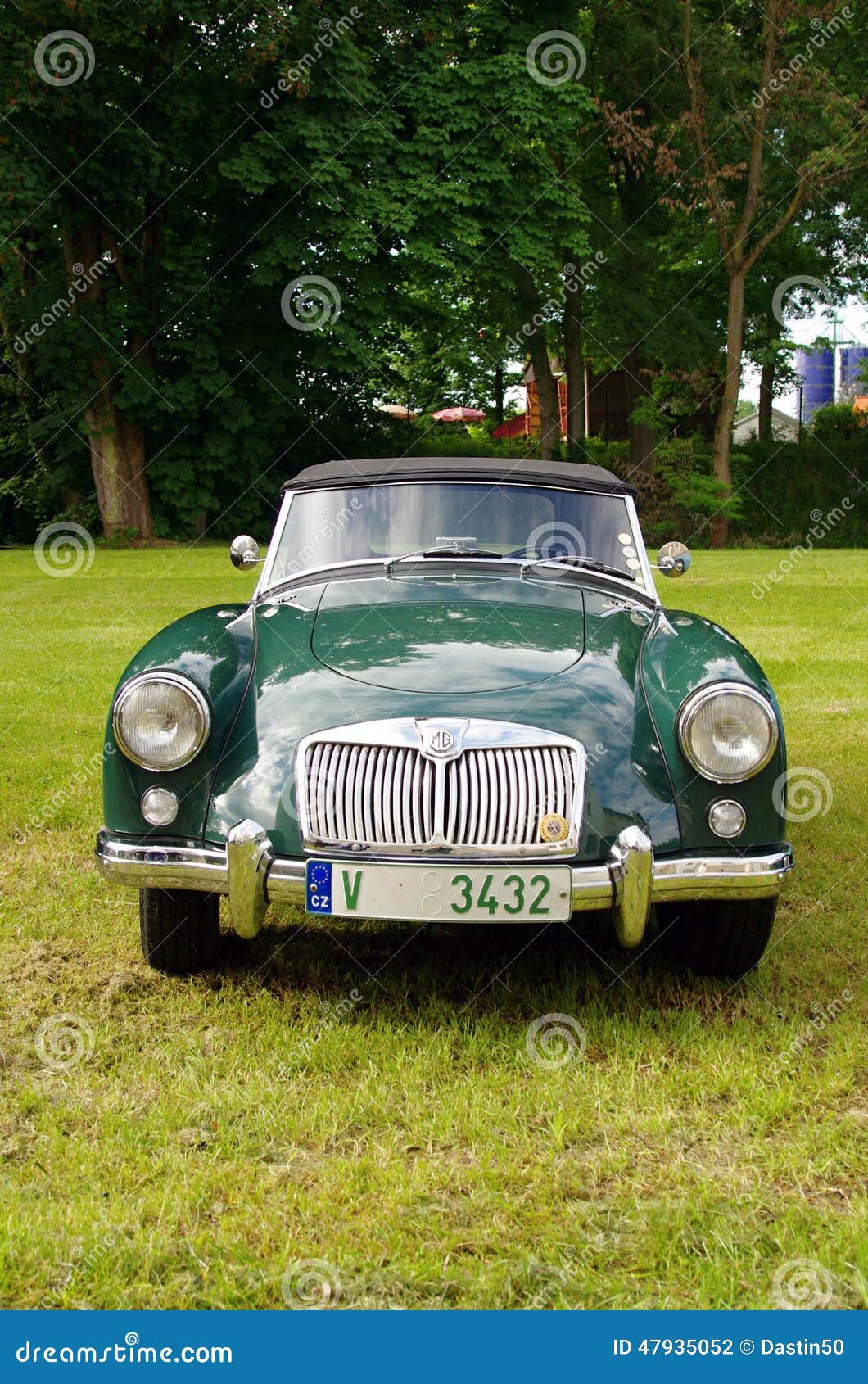 Oldtimer MG redaktionelles stockfotografie. Bild von luxus - 47935052