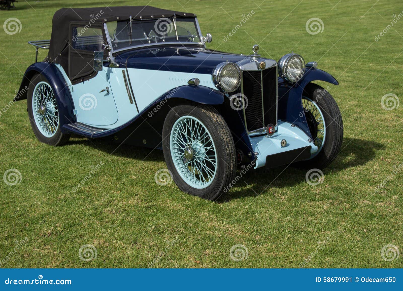 Oldtimer MG redaktionelles foto. Bild von nostalgie, fahrer - 58679991