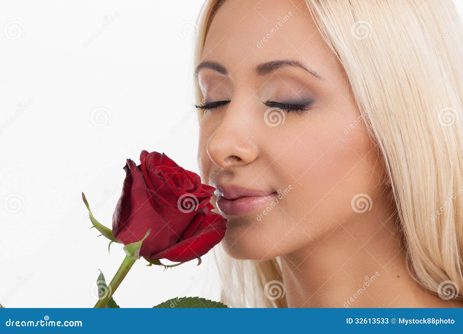 Oler una flor. imagen de archivo. Imagen de rosa, conceptos - 32613533