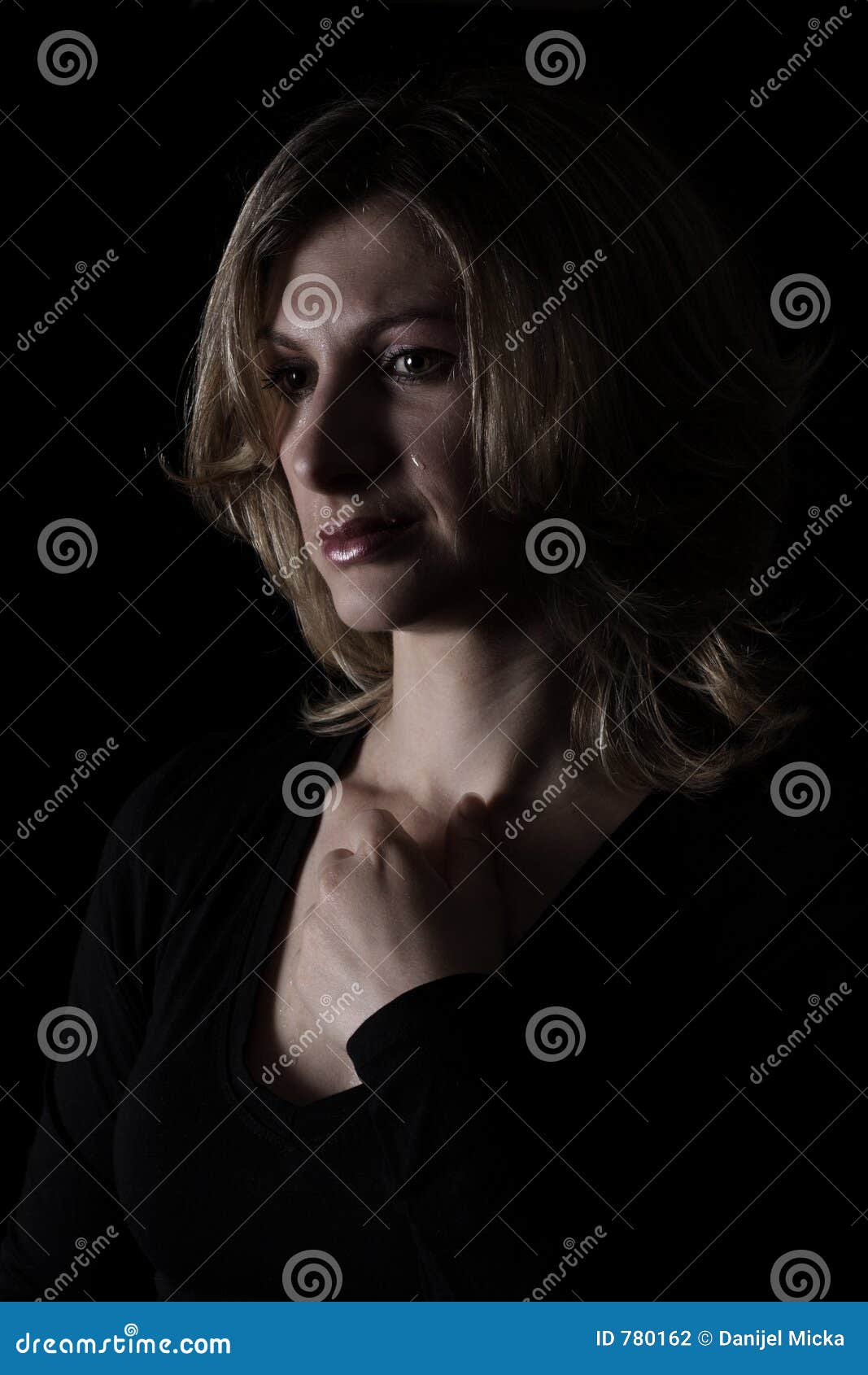 Olhar distante e rasgos foto de stock. Imagem de luto, distante - 780162