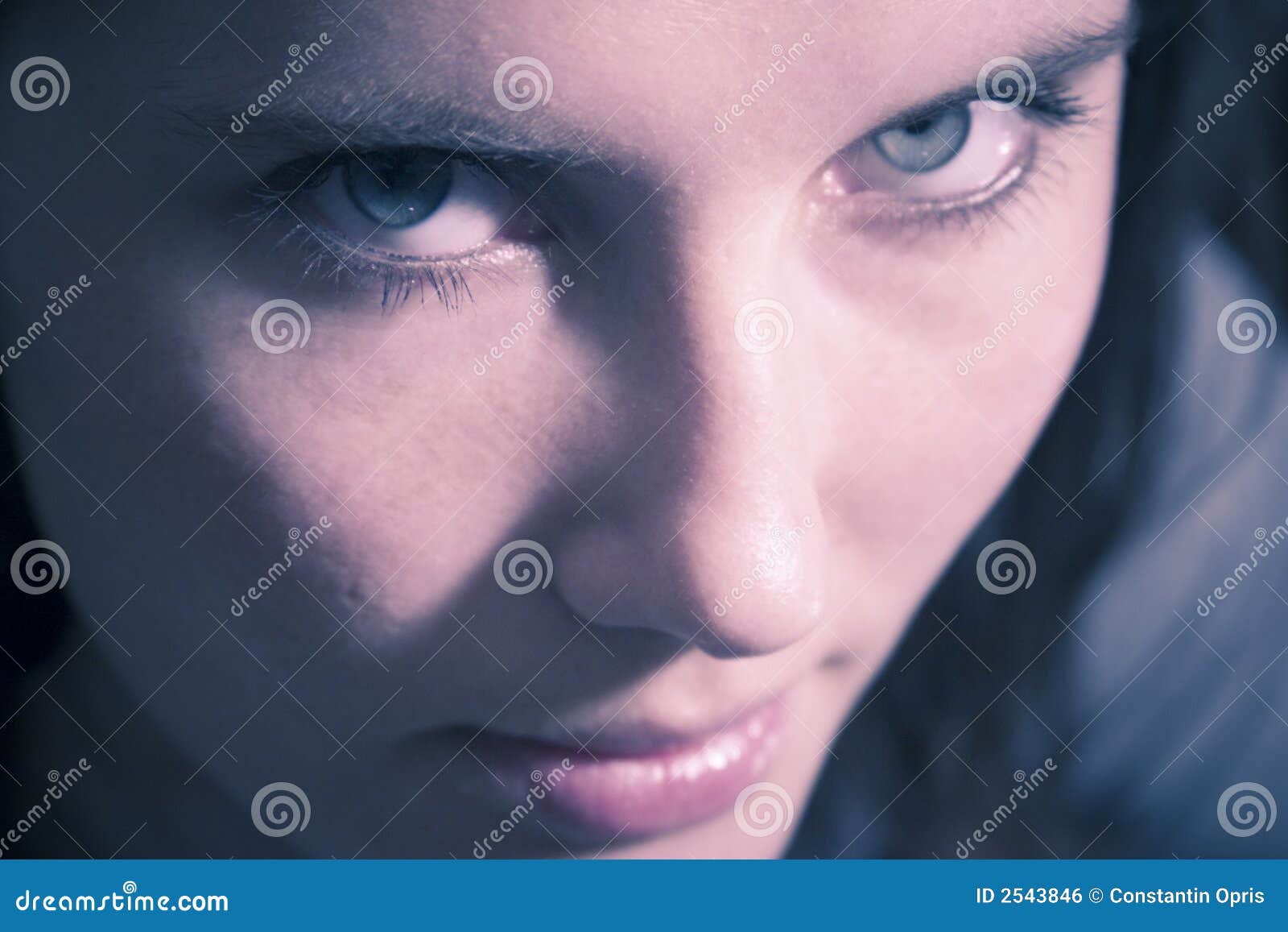 Olhar sensual da mulher foto de stock. Imagem de pensar - 2543846