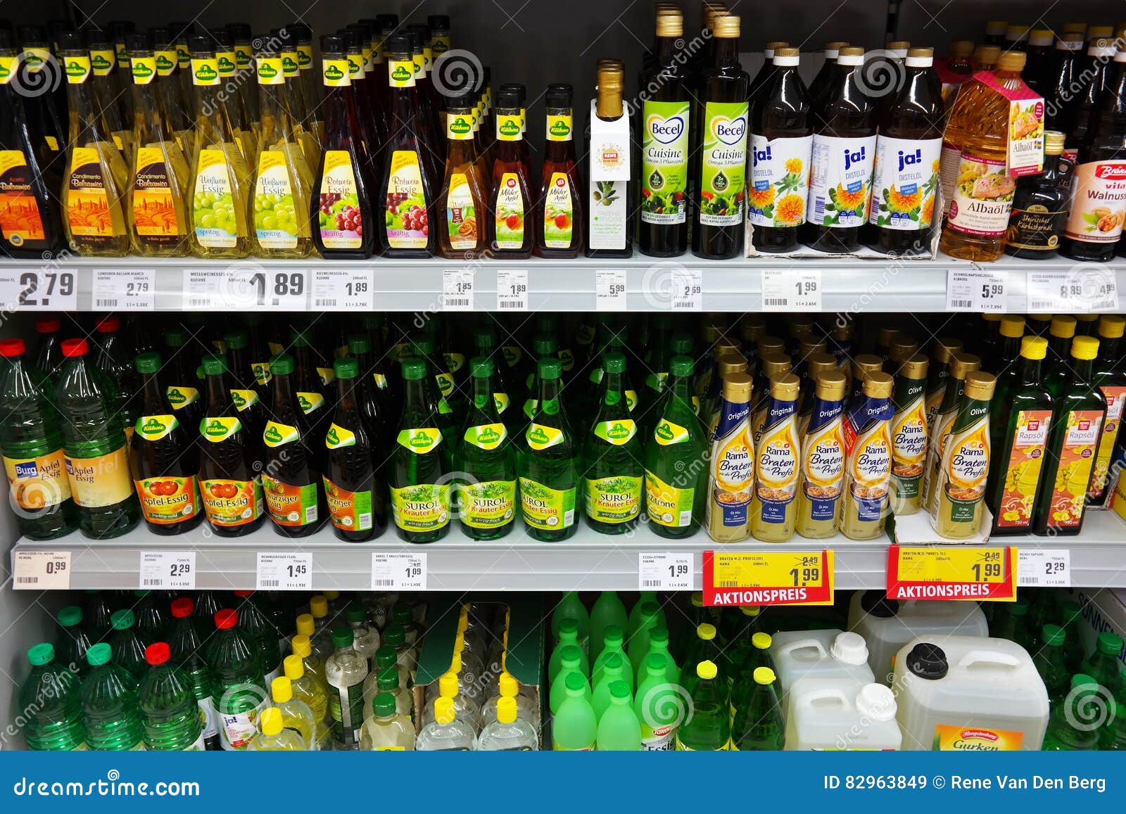 Olie en Azijn redactionele stock afbeelding. Image of automaat - 82963849