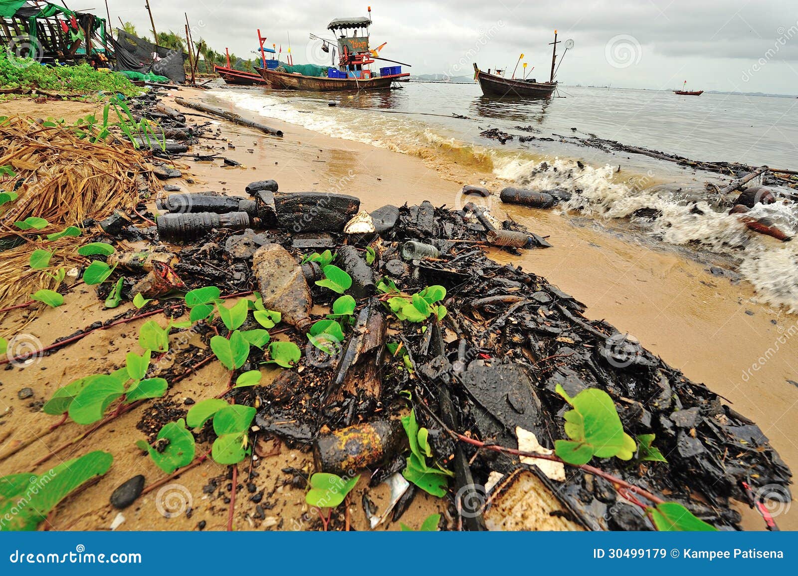 Oliemorserij. Vervuild Strand. Stock Afbeelding - Image of vogel ...