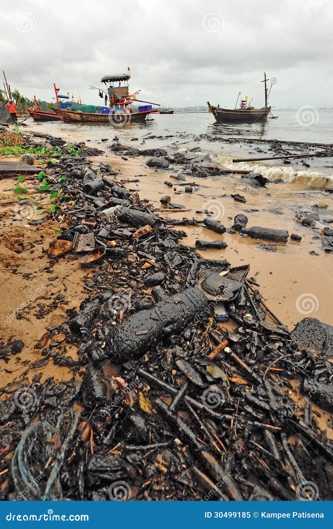 Oliemorserij. Vervuild Strand. Redactionele Afbeelding - Image of golf ...