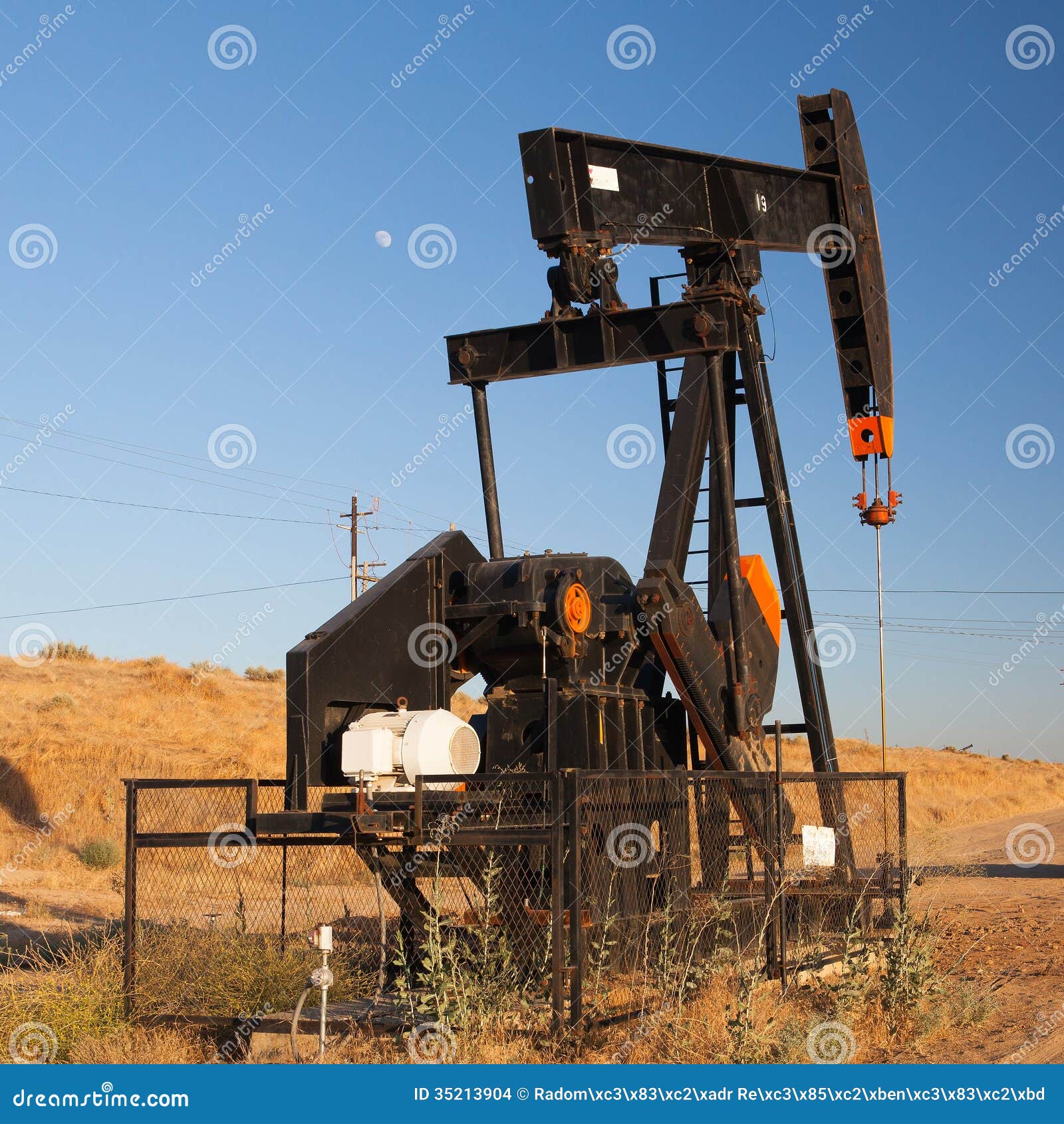 Oliepomp in De Woestijn Van Nevada Stock Foto - Image of aardolie, pomp ...