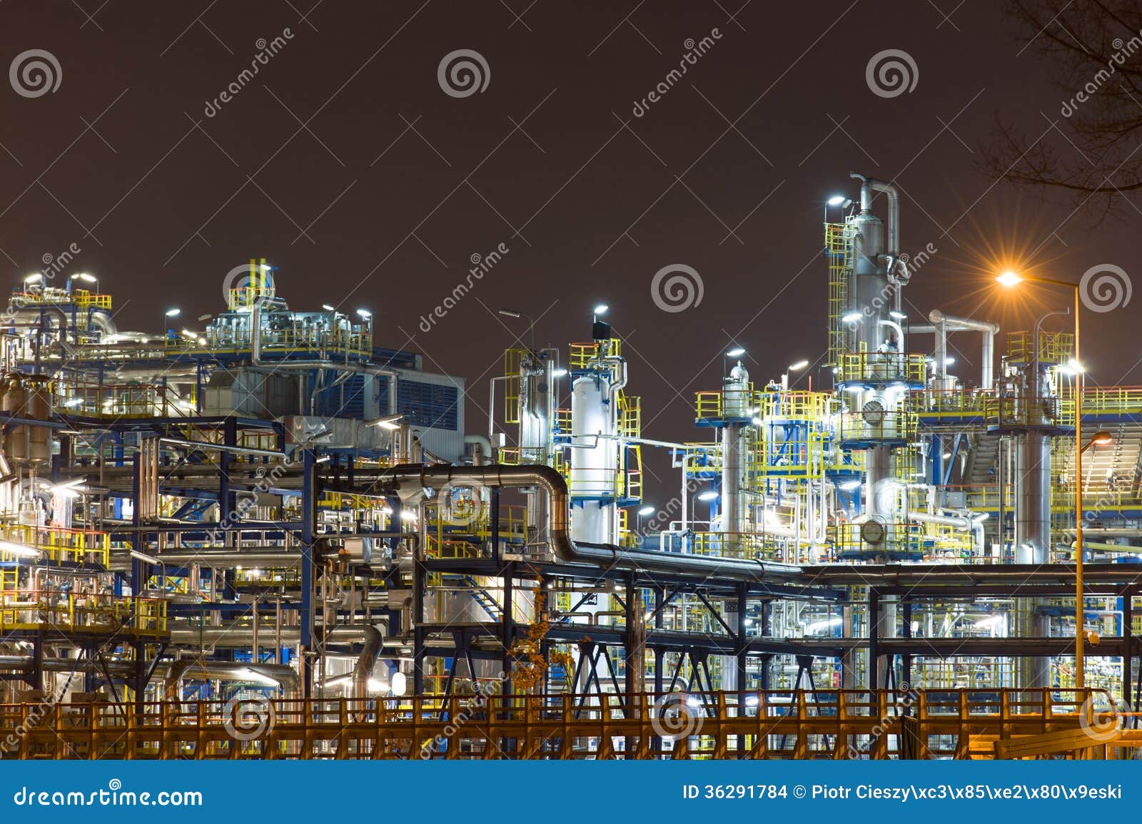Olieraffinaderij stock foto. Image of installatie, productie - 36291784