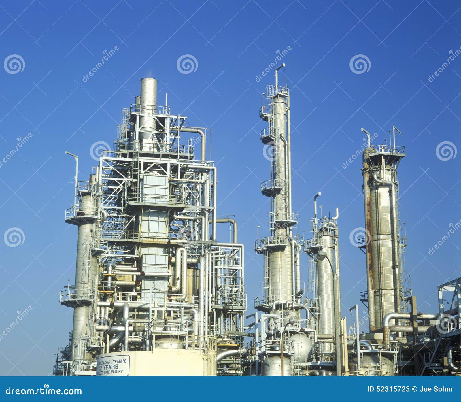 Olieraffinaderij in Arco-Wilmington in Long Beach, CA Stock Afbeelding ...