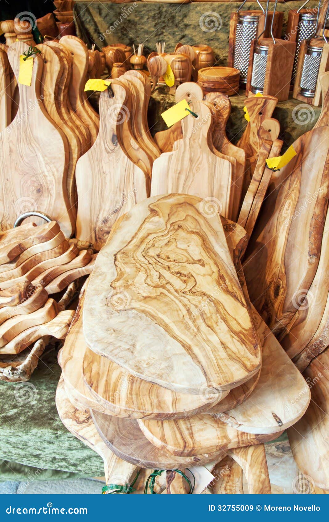 Olijfhout handcrafts stock afbeelding. Image of traditioneel - 32755009