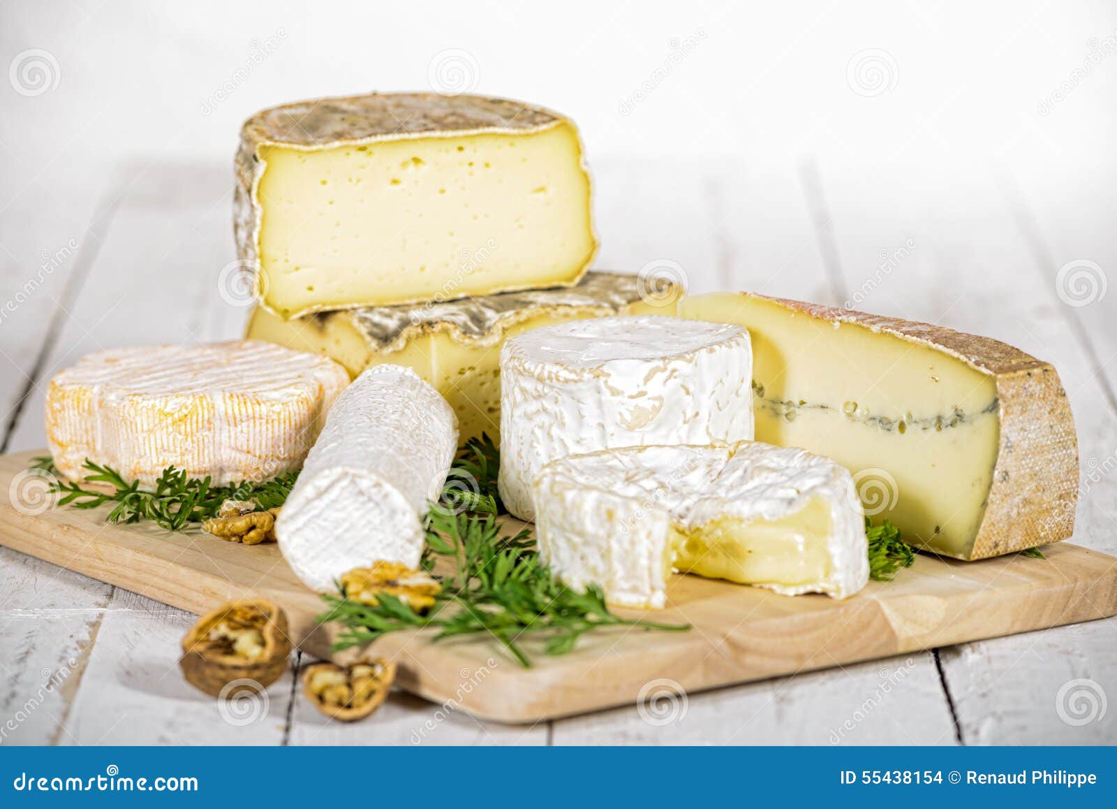 Olika franska ostar arkivfoto. Bild av fransman, grupp - 55438154