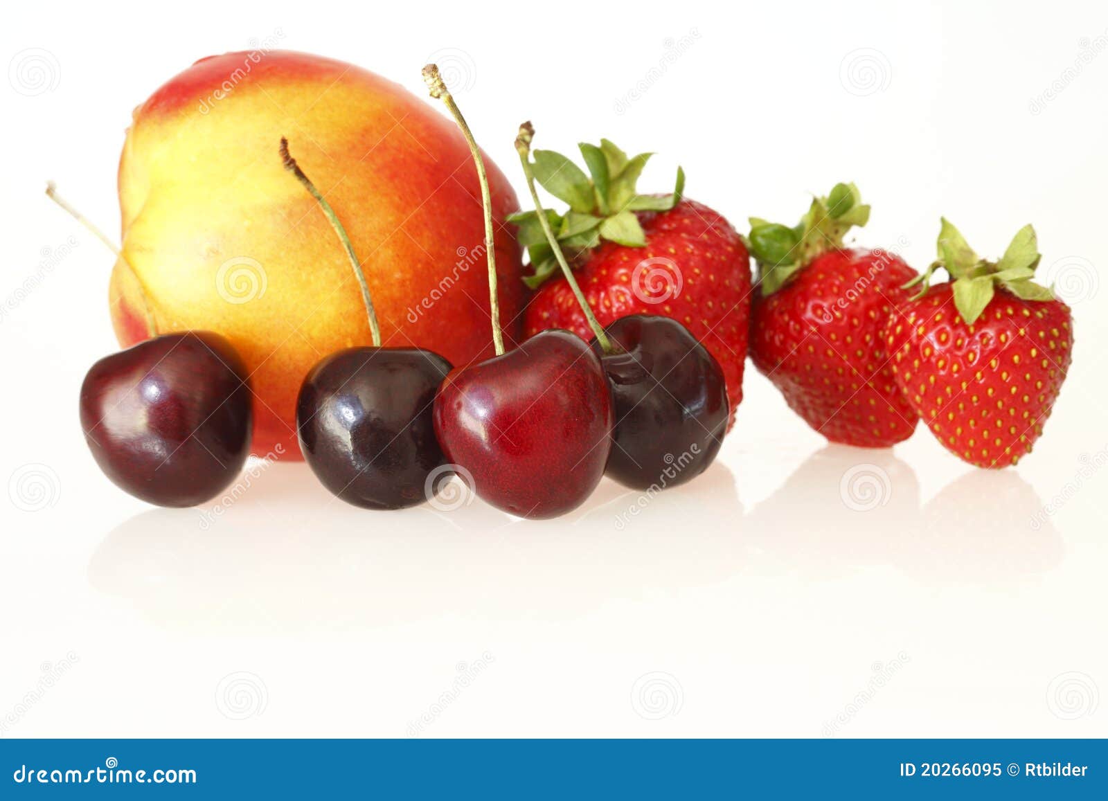 Olika frukter fotografering för bildbyråer. Bild av körsbär - 20266095