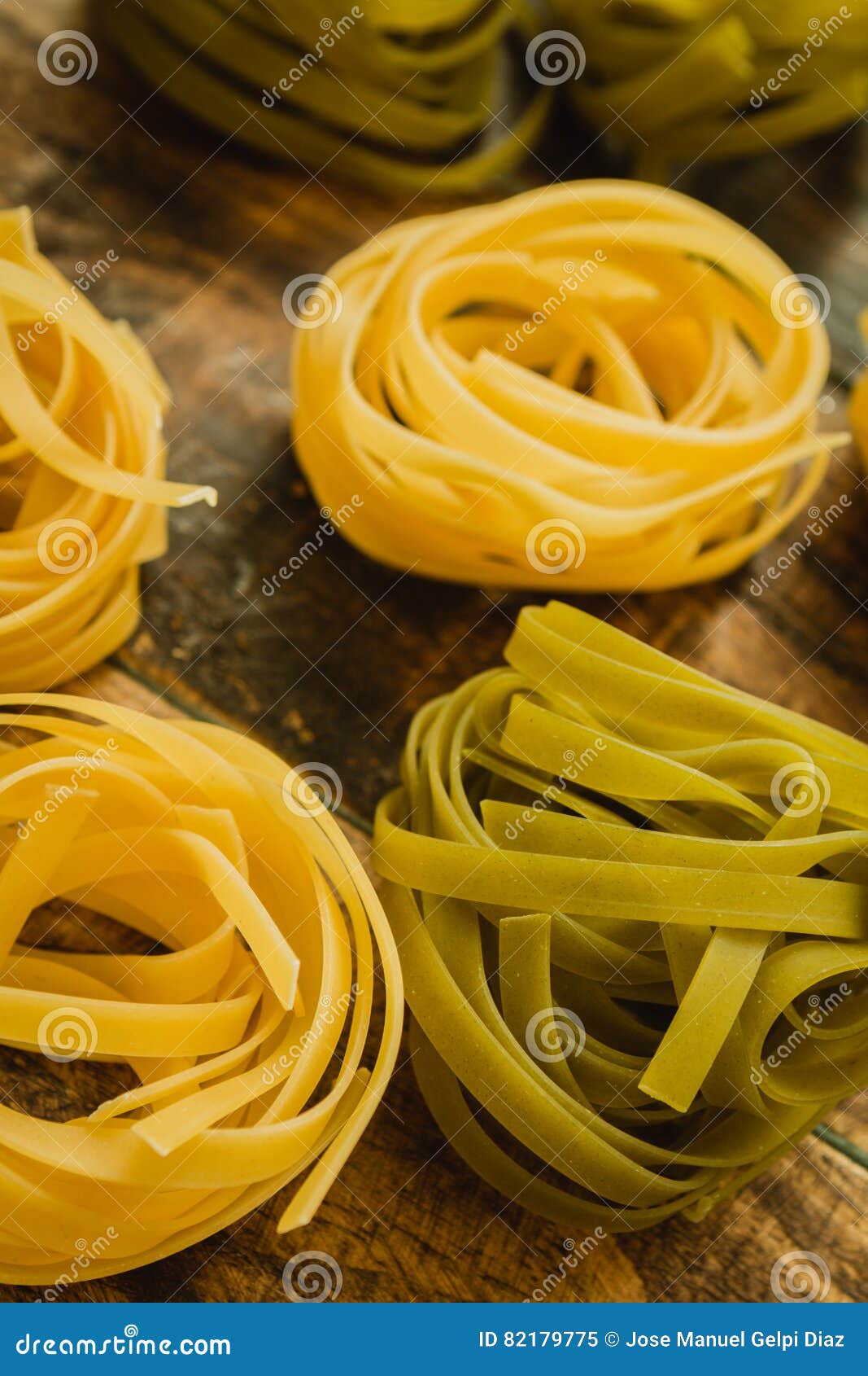 Olika typer av kulör pasta fotografering för bildbyråer. Bild av ...