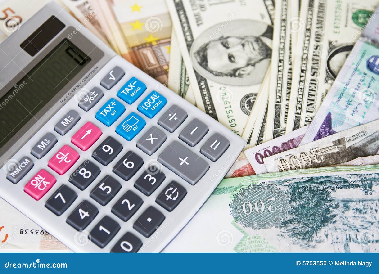 Olika Valutor Och Räknemaskin Bild. Bild: 5703550