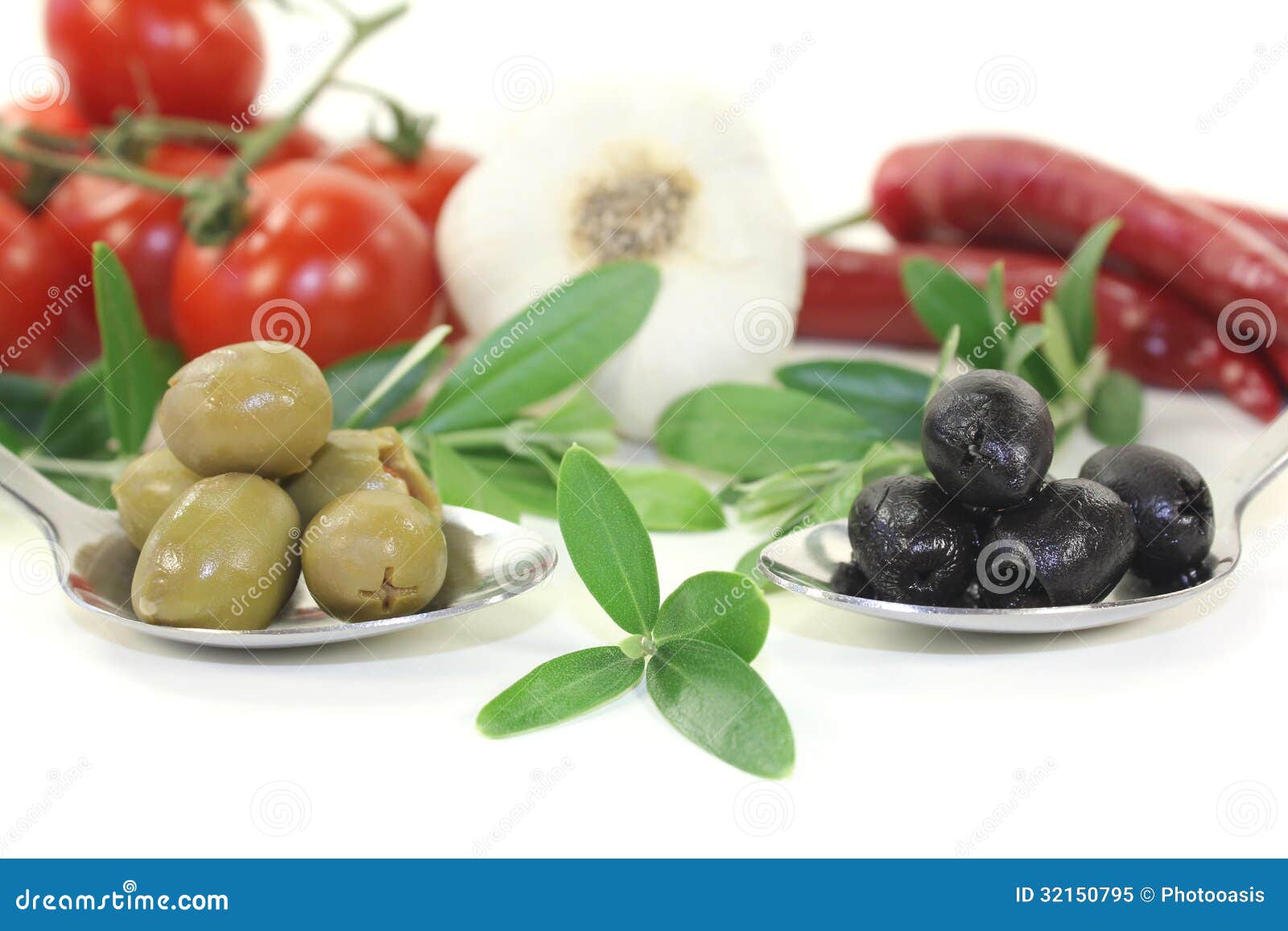 Olive Con Il Ramoscello Verde Oliva Immagine Stock - Immagine di verde ...