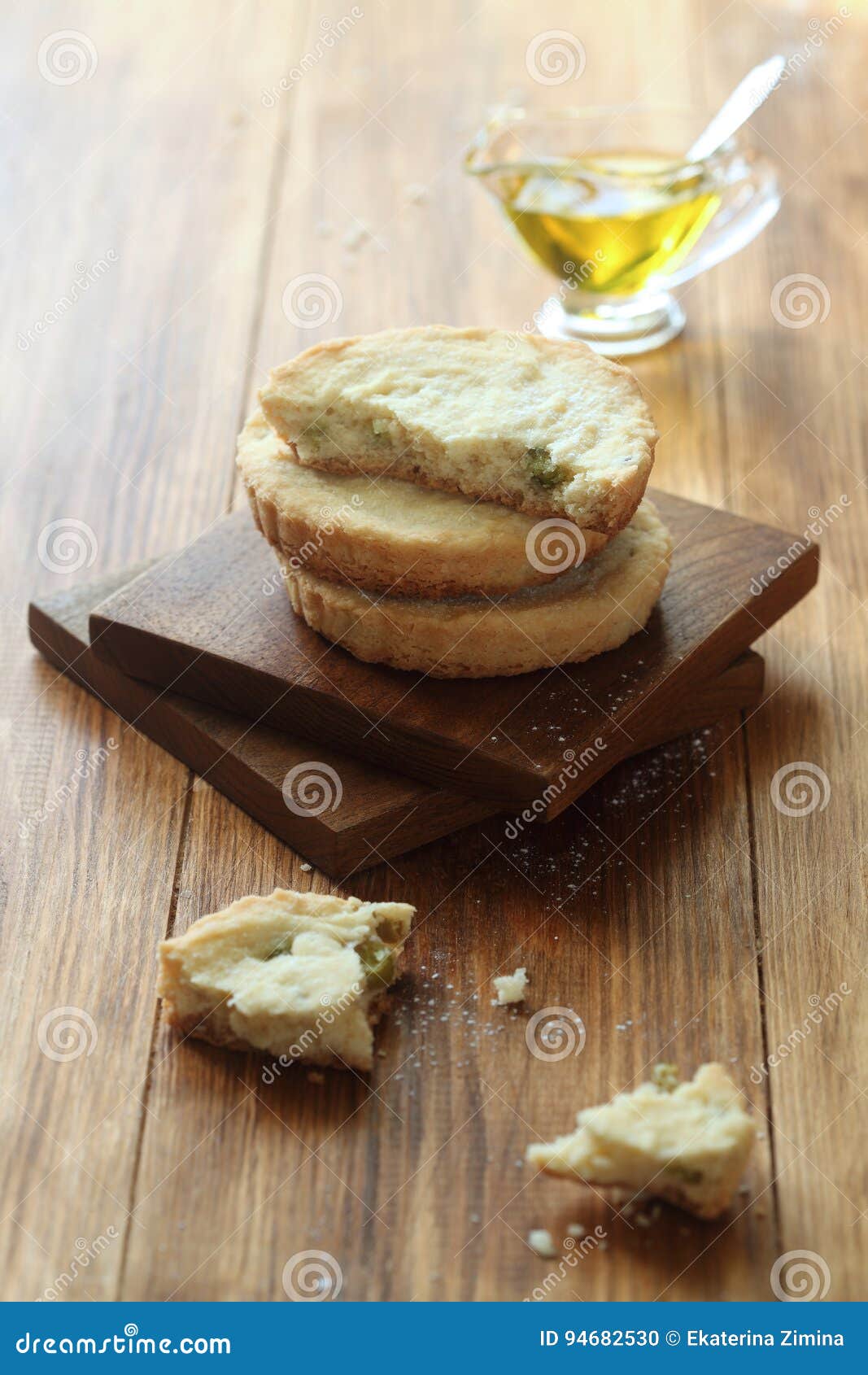 Olive Sable Cookies foto de archivo. Imagen de rotura - 94682530