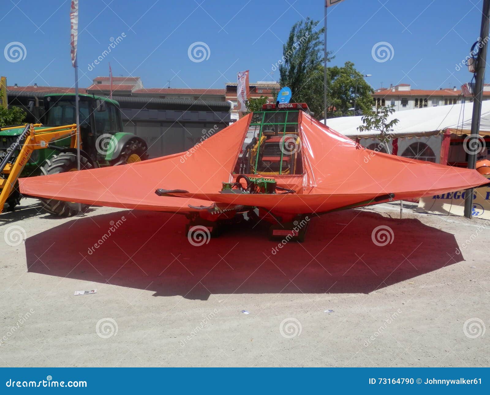 Olive Trunk Shaking Machine Editorial Image - Image of wrap, harvest ...