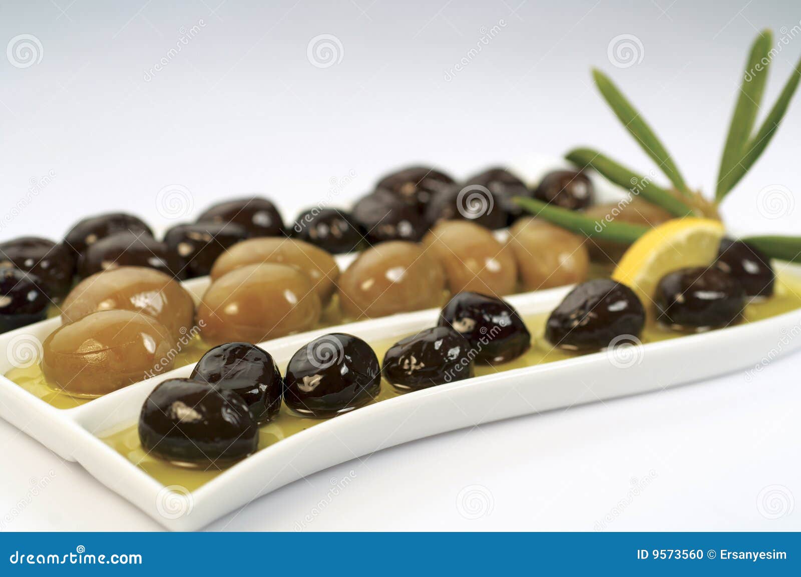 Olive verdi e nere fotografia stock. Immagine di mercato - 9573560