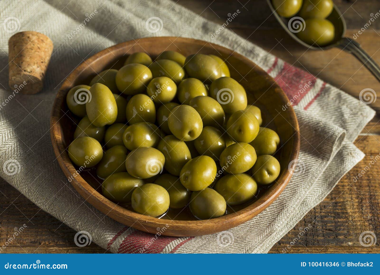 Olive Verdi Greche Organiche Fotografia Stock - Immagine di grezzo ...