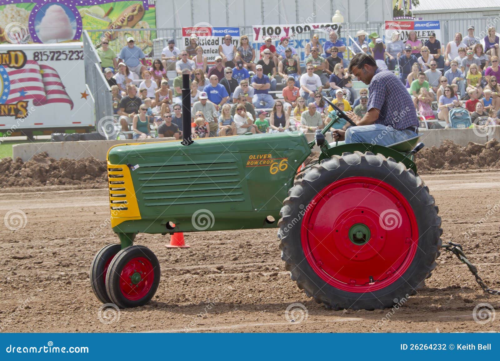 Oliver Row Crop 66 tractor editorial photography. Image of pulling ...