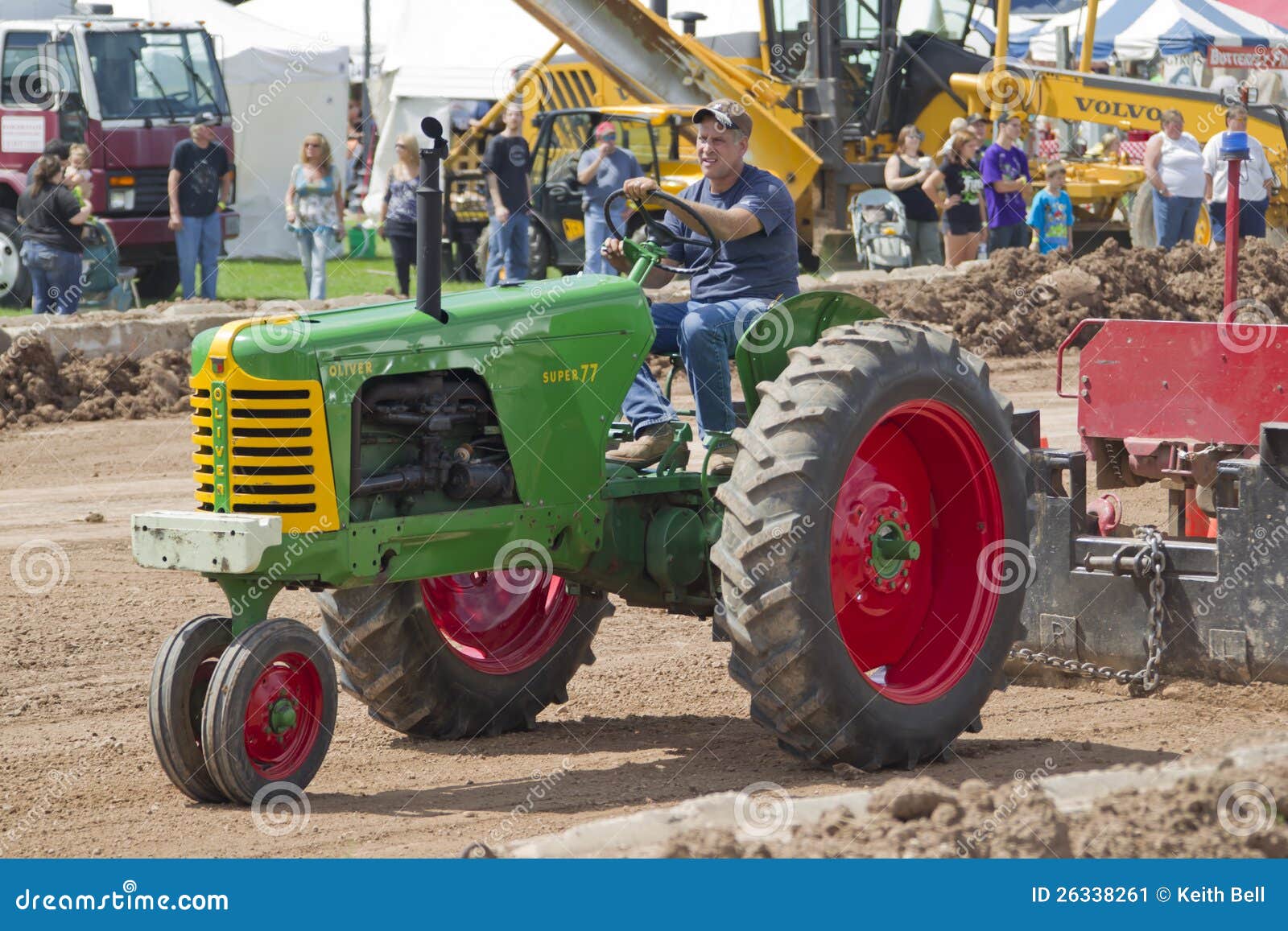Oliver Super 77 Green & Red Tractor Pulling Editorial Photo - Image of ...