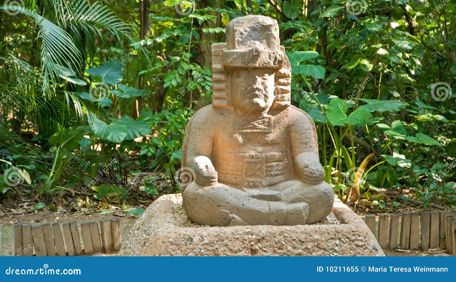 Olmec Sculpture Royalty-Free Stock Photo | CartoonDealer.com #10211655