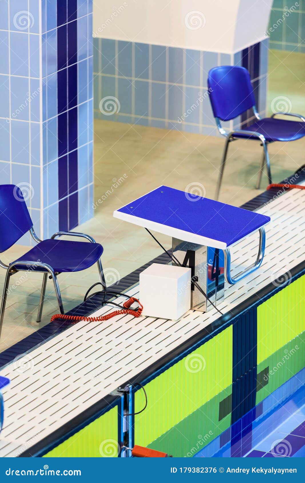 Olympic-sized Swimming Pool with Starting Blocks with Yellow Touch ...