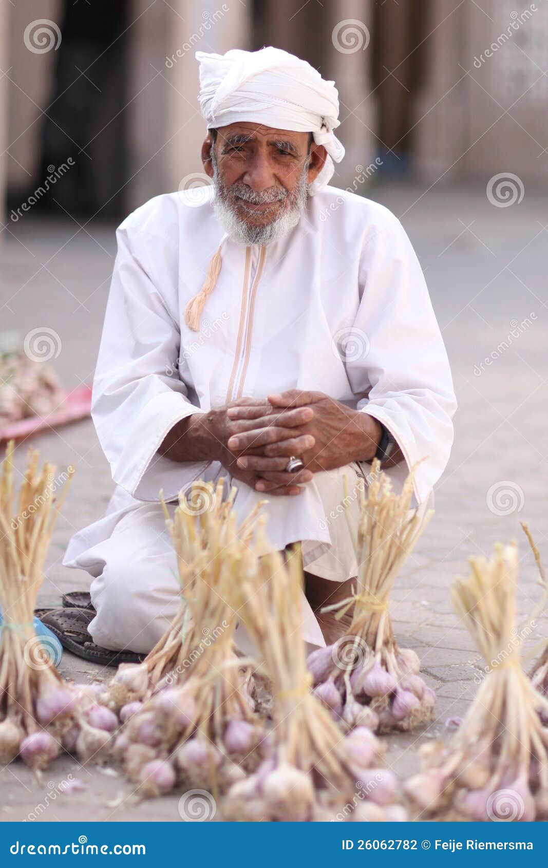 Omani Salesman With Traditional Clothing Editorial Photography - Image ...