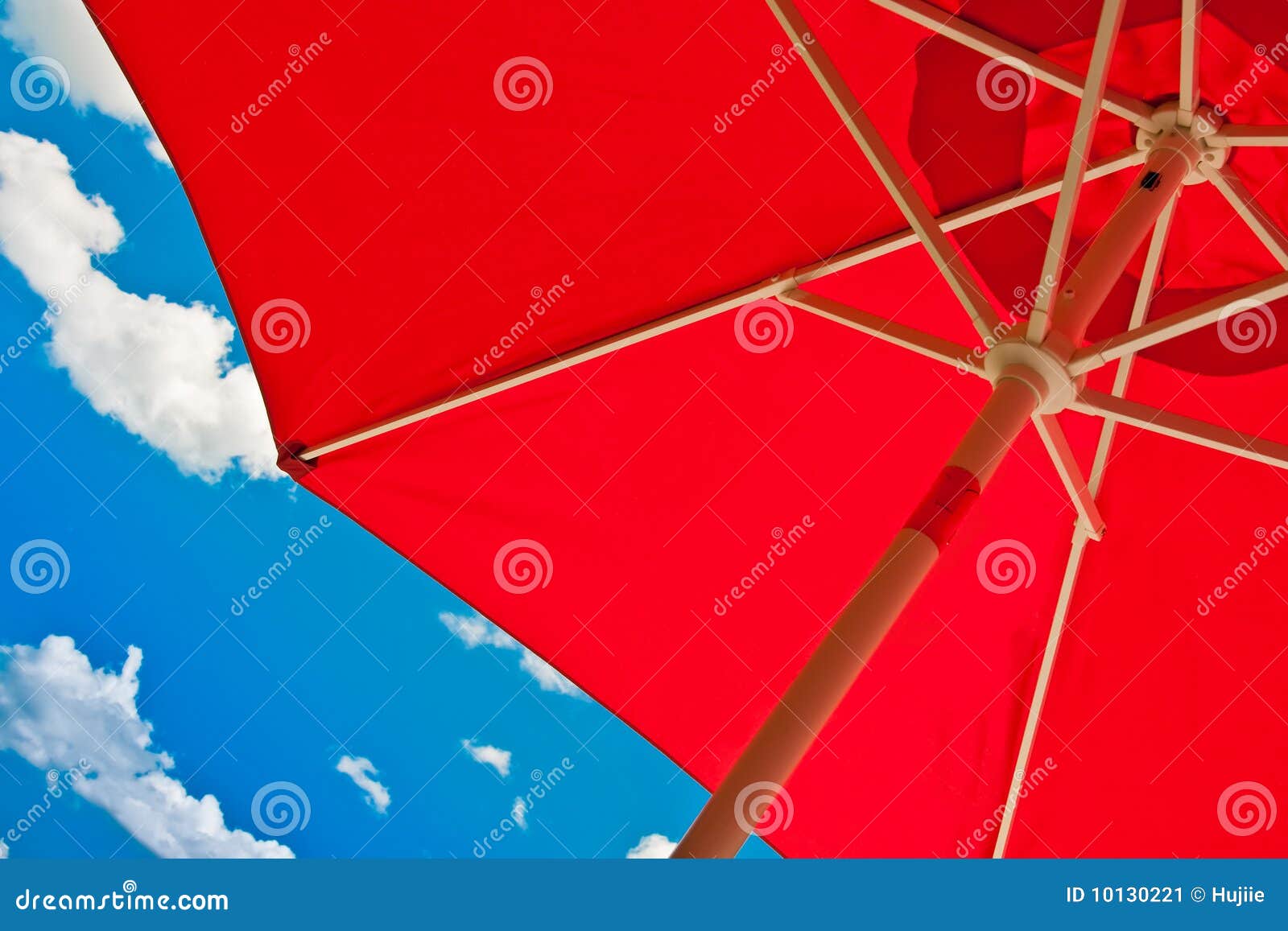 Ombrello Rosso Per Ombreggiatura Immagine Stock - Immagine di protetto ...