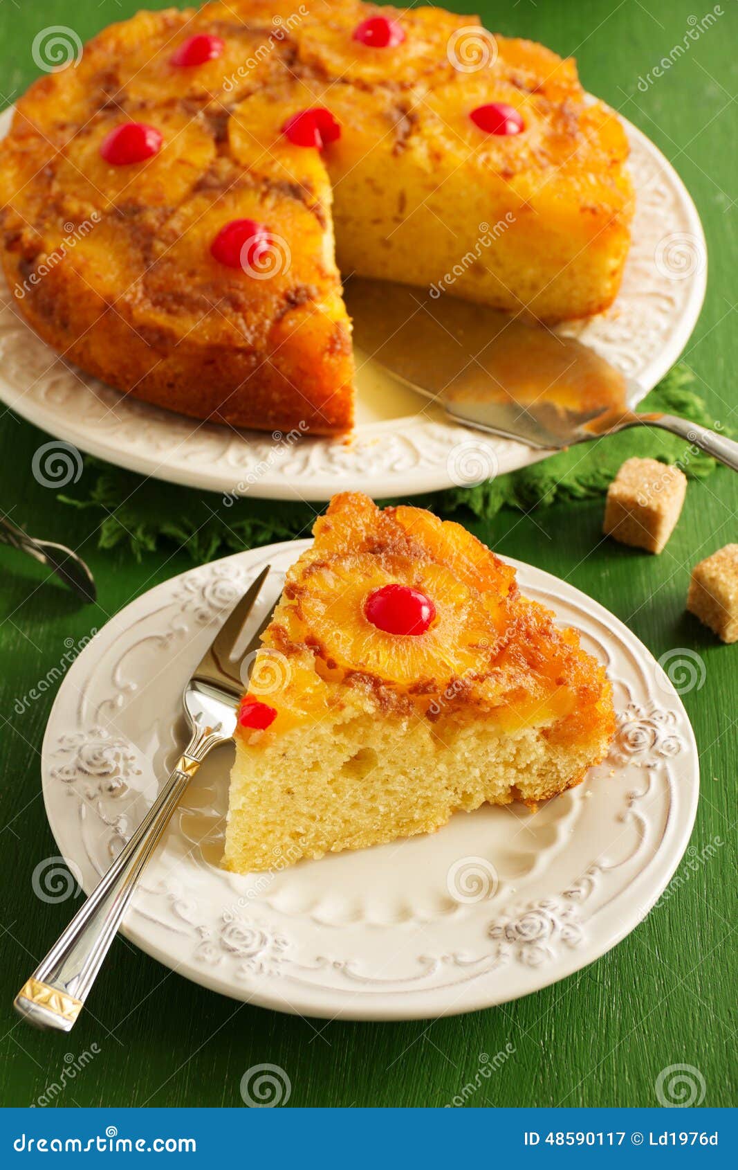 Omgekeerde ananascake stock afbeelding. Image of huis - 48590117