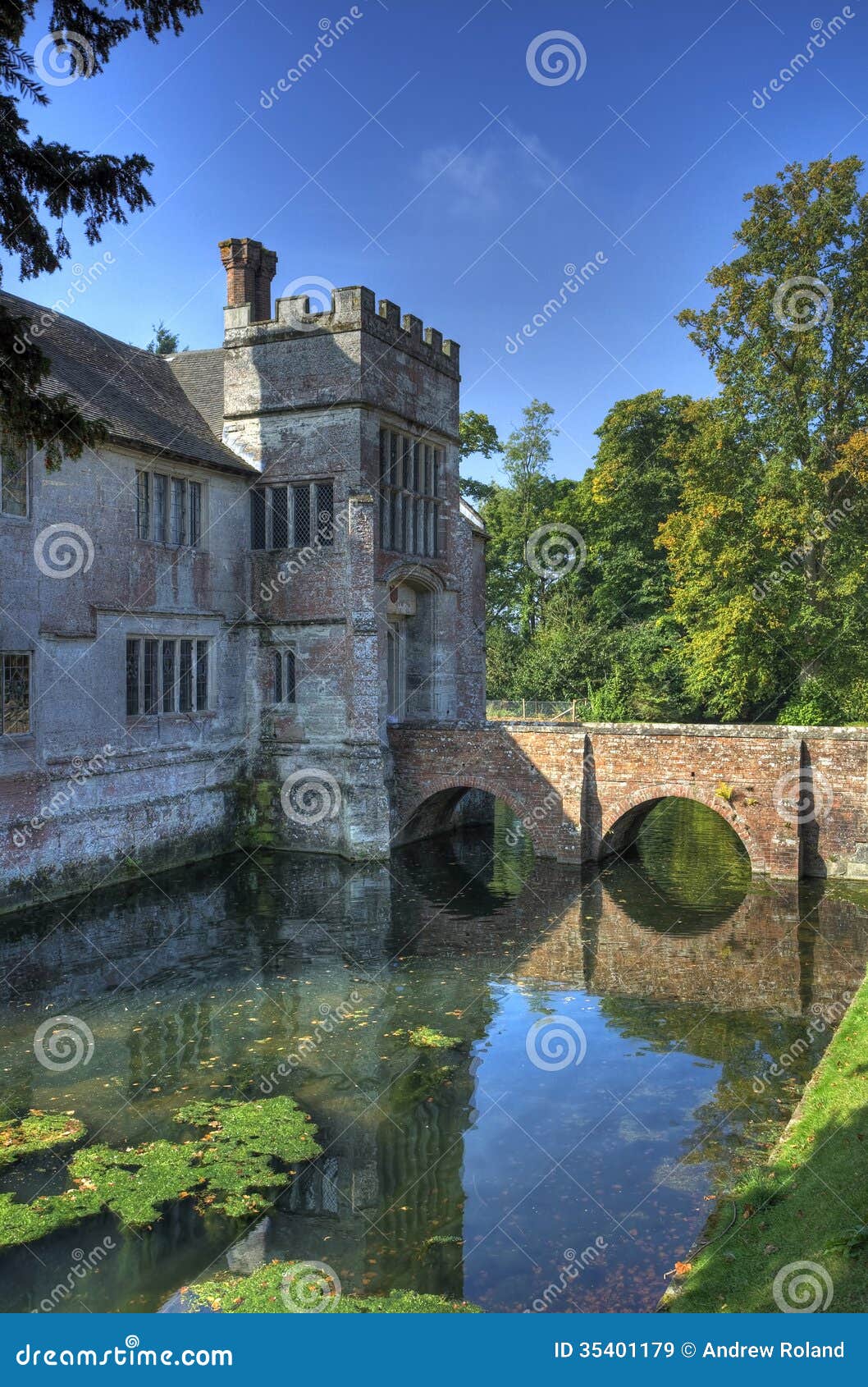 Omgett Med Vallgrav Hus, Warwickshire Fotografering för Bildbyråer ...