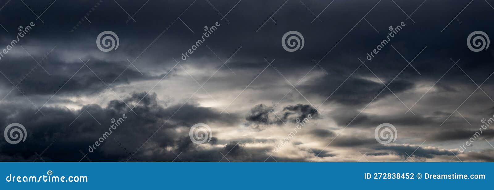 Ominous Sky with Dark Clouds. Dark Storm Clouds Covered the Sky Stock ...