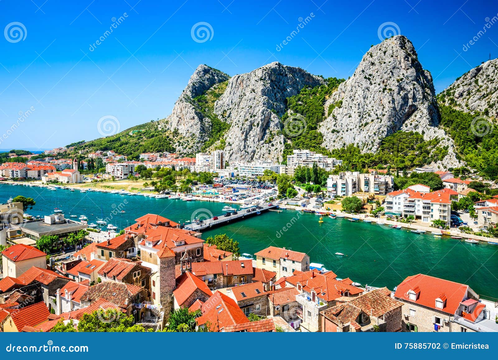 Omis, Dalmazia, Croazia fotografia stock. Immagine di bellezza - 75885702