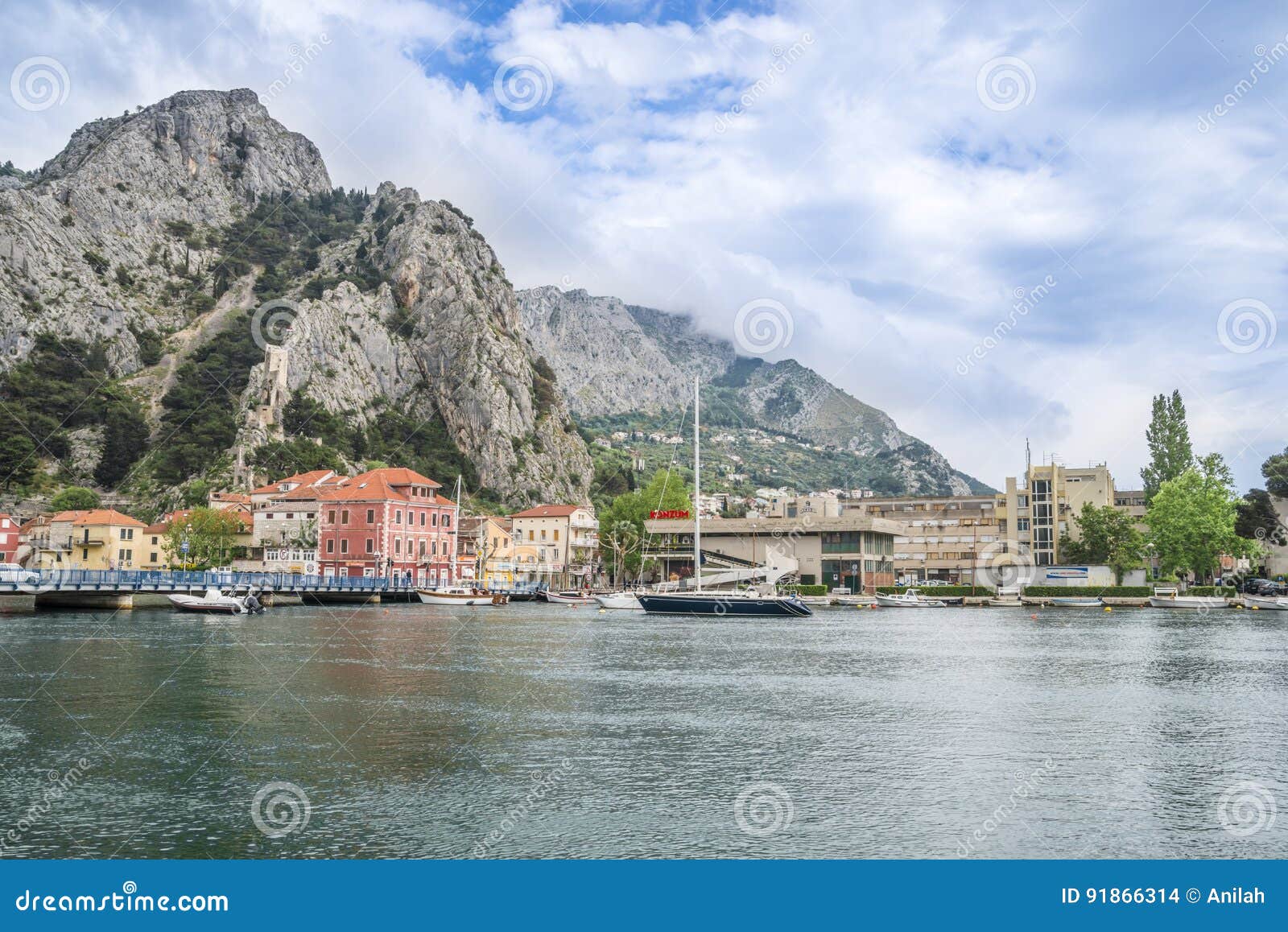 Omis town, Croatia editorial stock image. Image of river - 91866314
