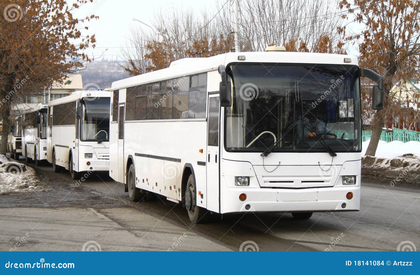 Omnibuses blancos foto de archivo. Imagen de nevoso, interurbano - 18141084